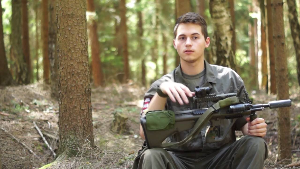Steyr AUG A3 SF Airsoft - YouTube