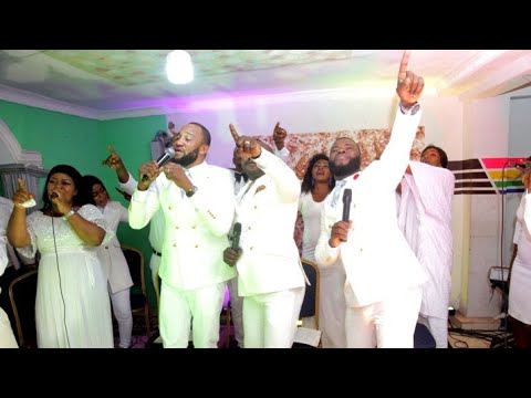 Adorer Malgré tout avec L'homme de Dieu #Mike_Flor_Mulumba# - YouTube