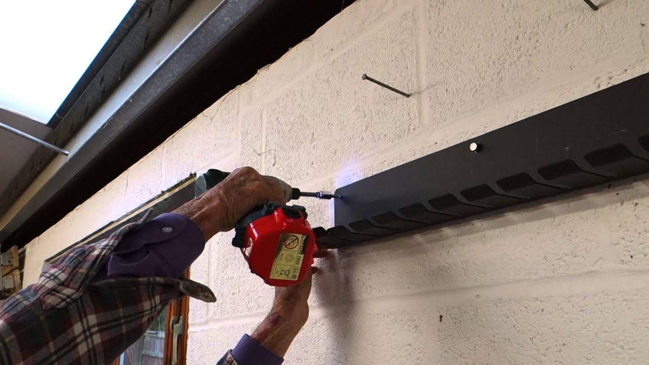 Bodge it with Brian. Sash clamp wall mount from Axminster tools - YouTube