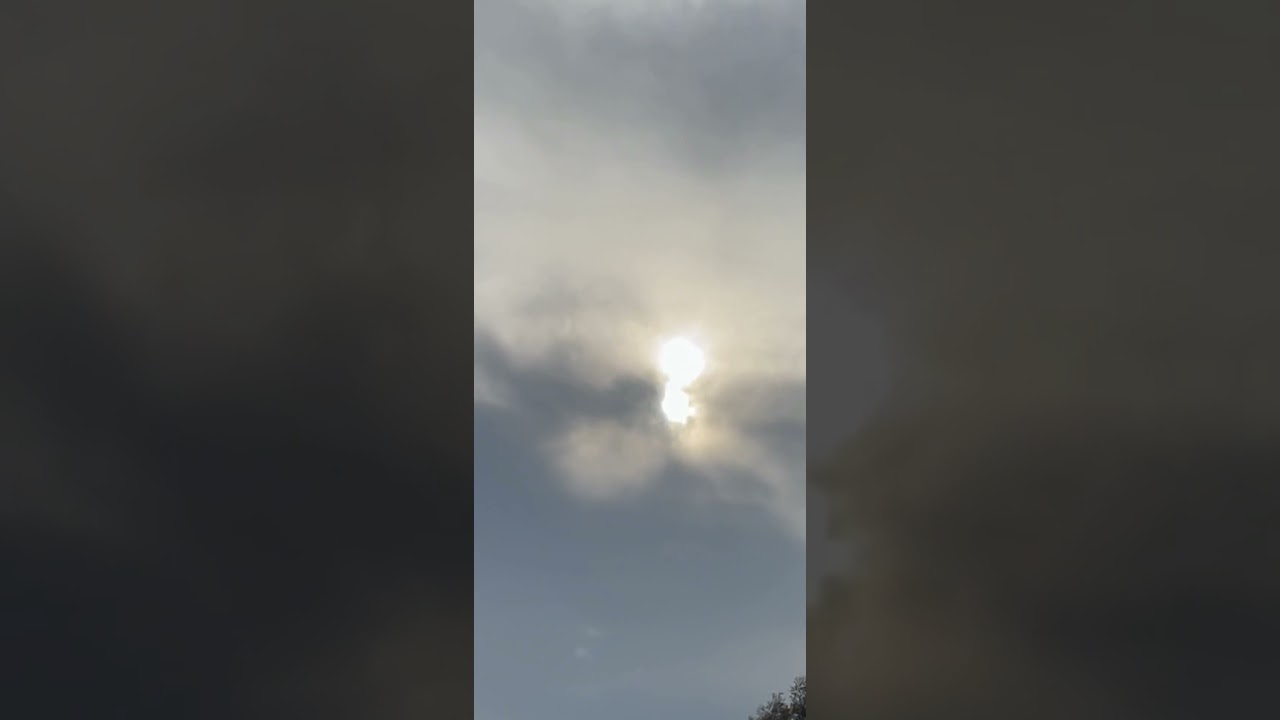 I caught the sun splitting in two!! Like wtf!! 🤯🤯 - YouTube