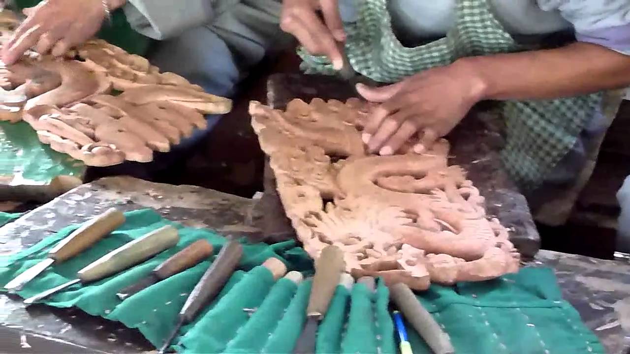 Gangtok, Sikkim Students Learn Traditonal Wood Carving Skills - YouTube