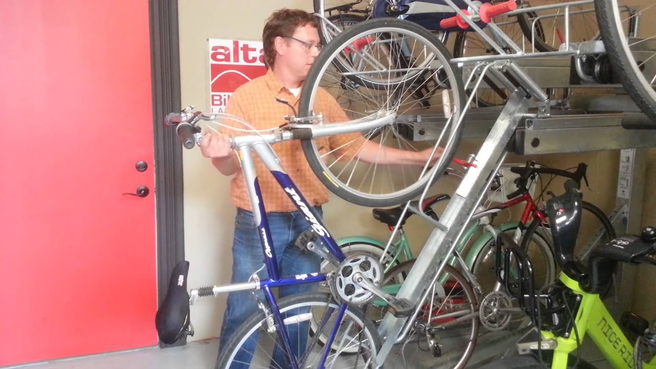 Dero Decker in action - YouTube