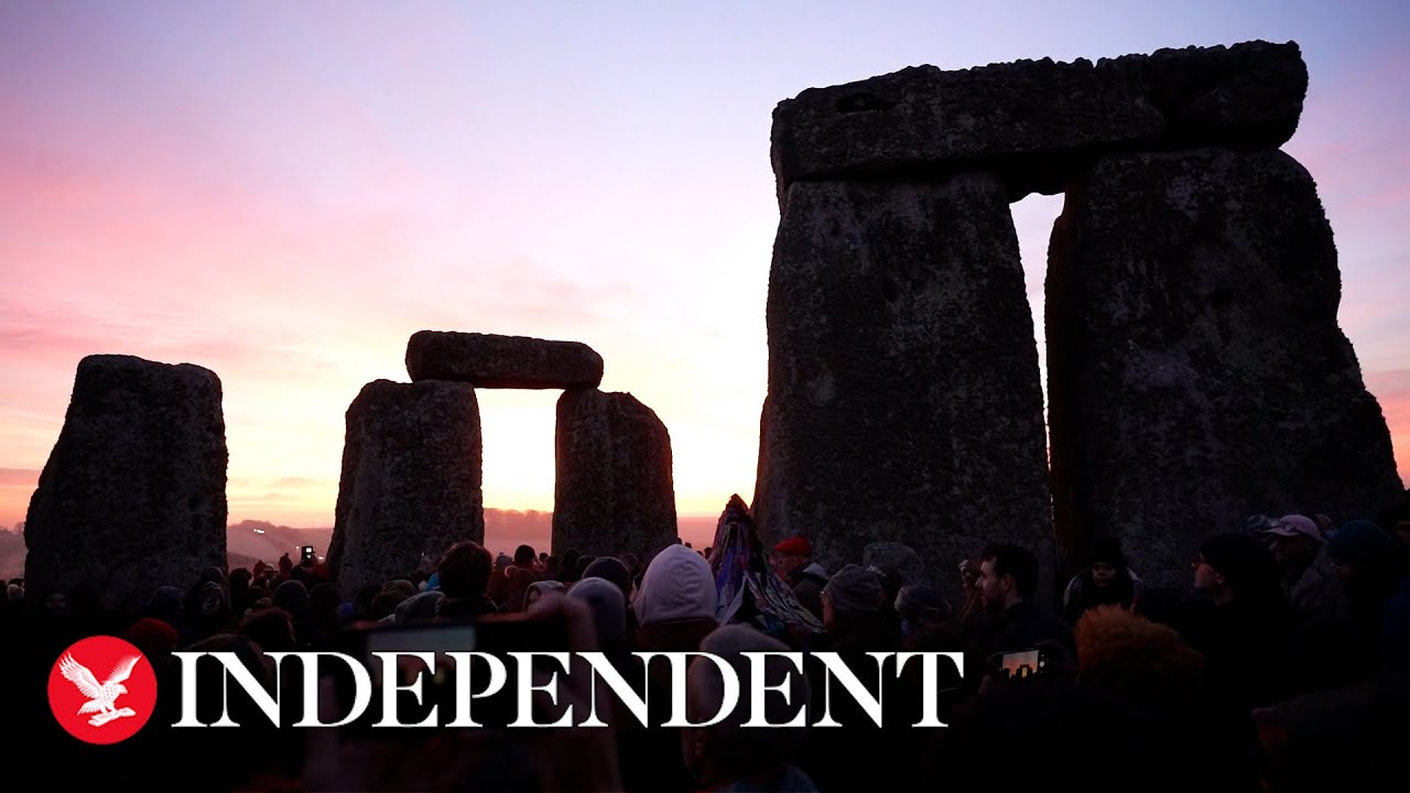Thousands gather at Stonehenge for winter solstice celebration - YouTube