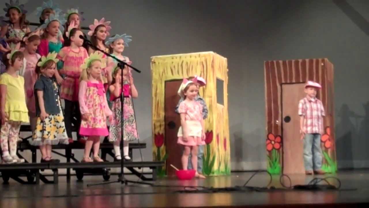 Three Piggy Opera- full performance - YouTube