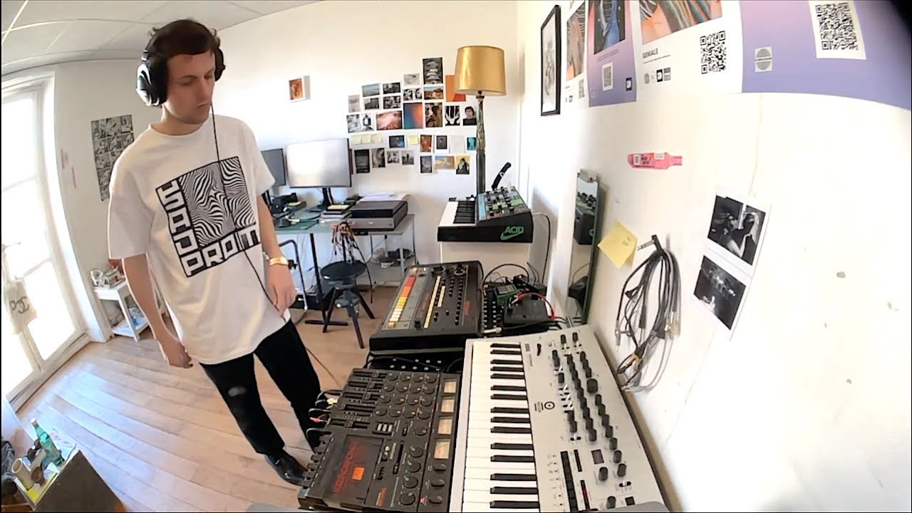 LIVE MELODIC TECHNO // TR-808 + Korg Minilogue + Moog Grandmother - YouTube