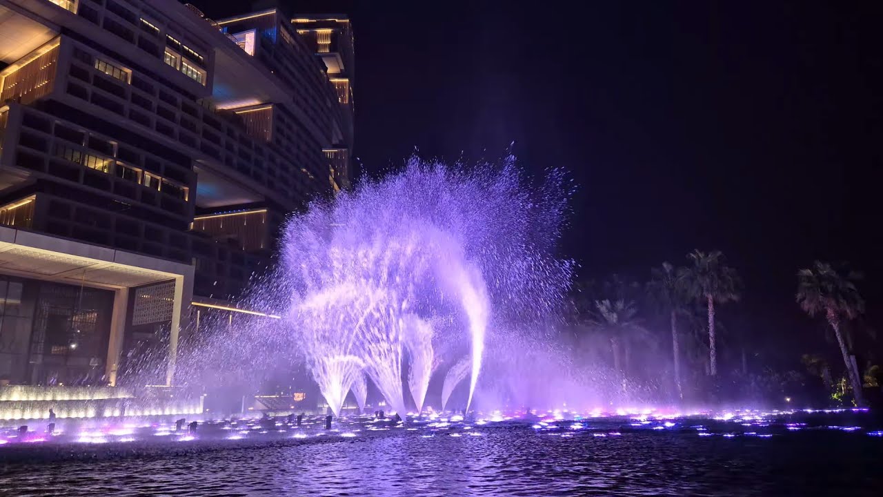 Atlantis The Royal Skyblaze (Horizon) - Chariots Of Fire (No Fog) - YouTube