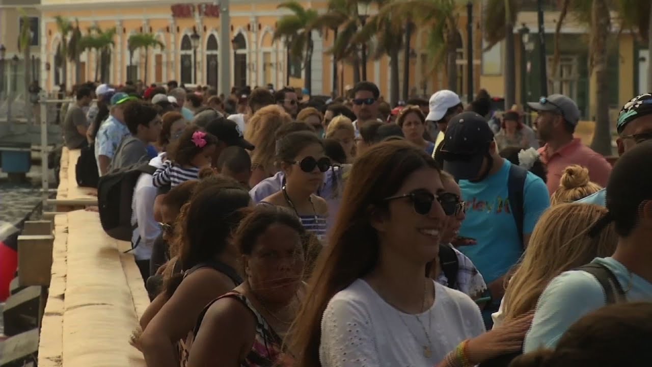 Crowds Jam Puerto Rico Dock Trying to Evacuate - YouTube
