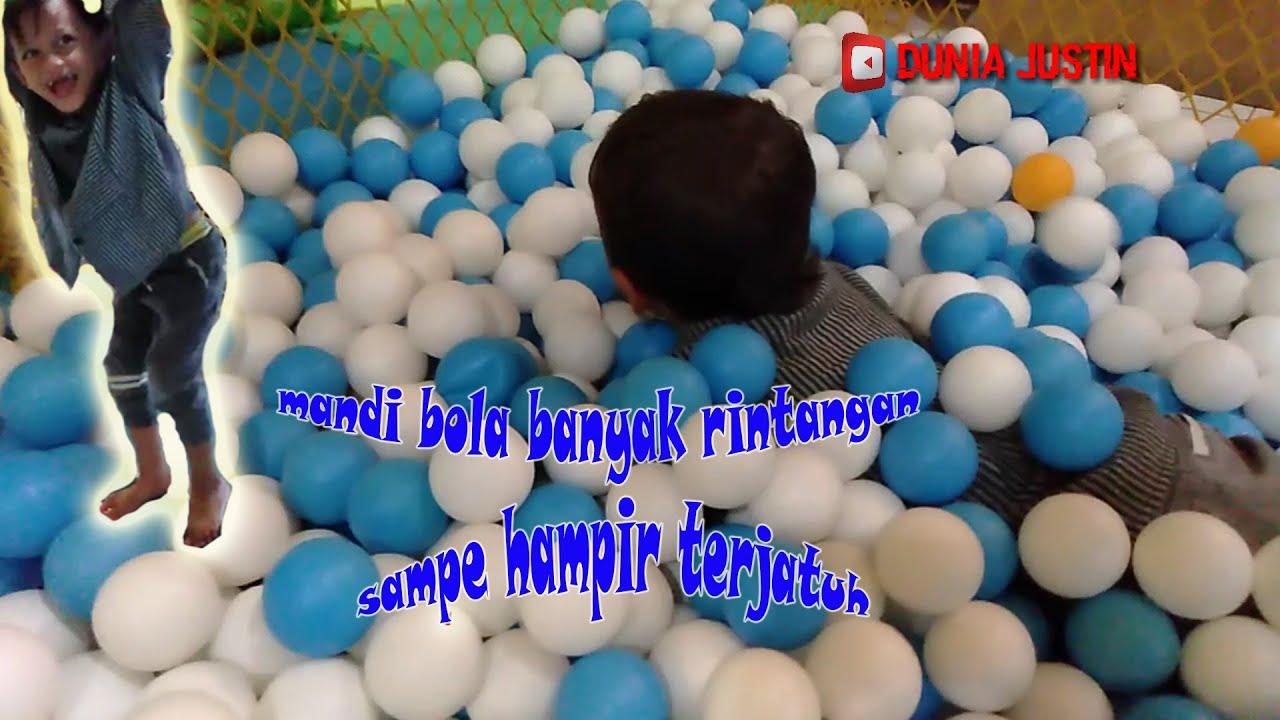 Mandi bola || Dunia permainan anak || play a lot of ball pit - YouTube