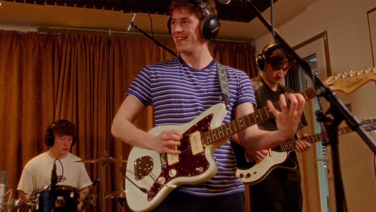 Danny Mellin - Ordinary Day (Ordinary Town) live from Evolution Studios ...