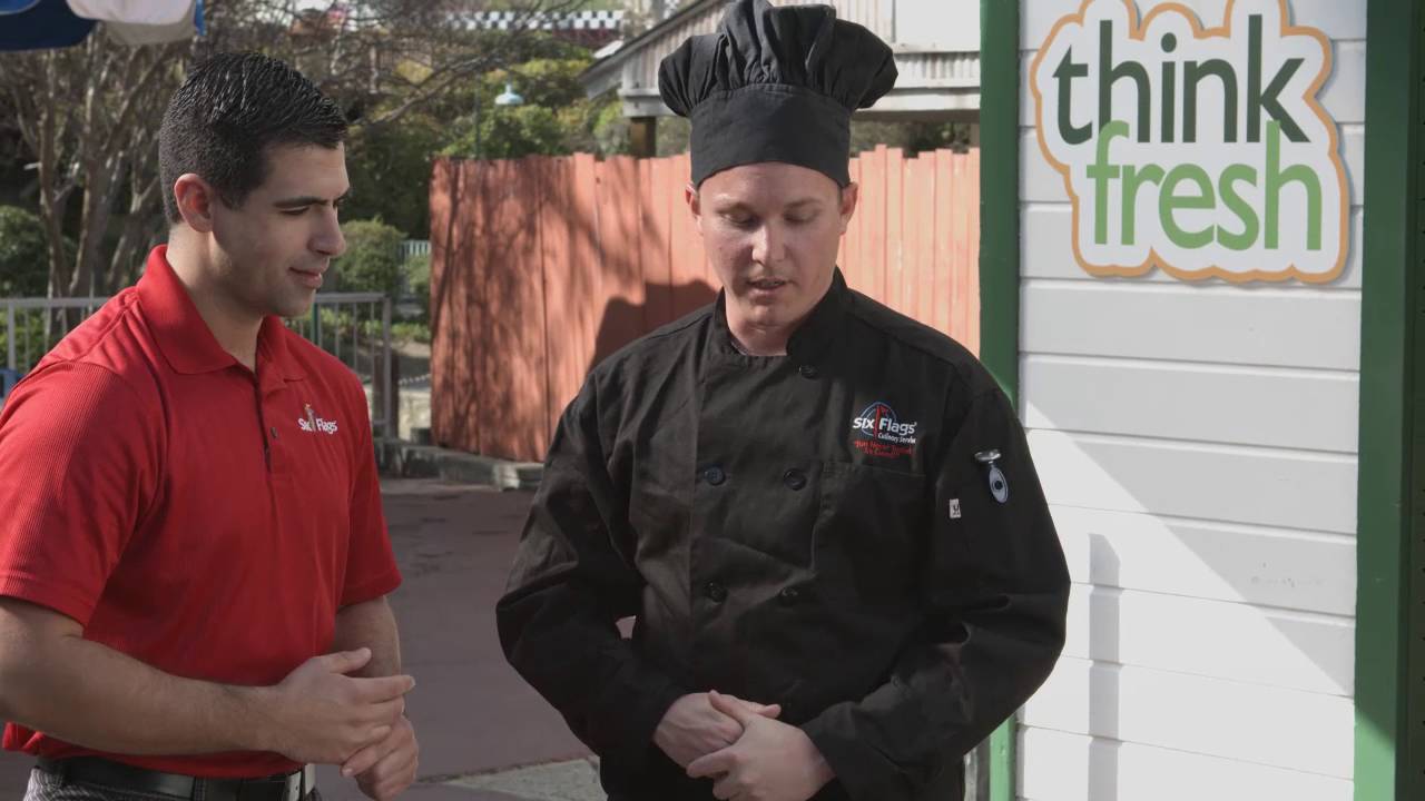 Eating healthy at Six Flags with the Go Fresh Cafe - YouTube