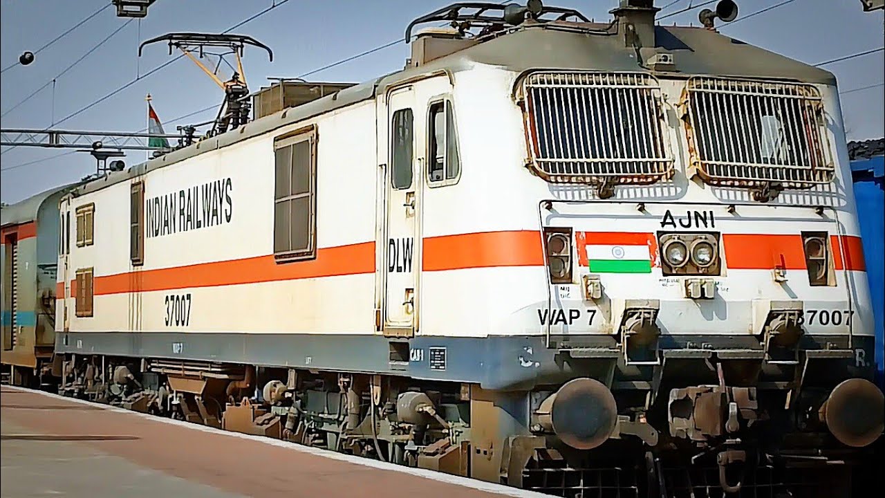 12808 Hazrat Nizamuddin - Visakhapatnam Samta Express with LHB coaches ...
