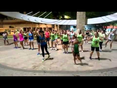 Isabela dançando zumba 7 anos-02/2016