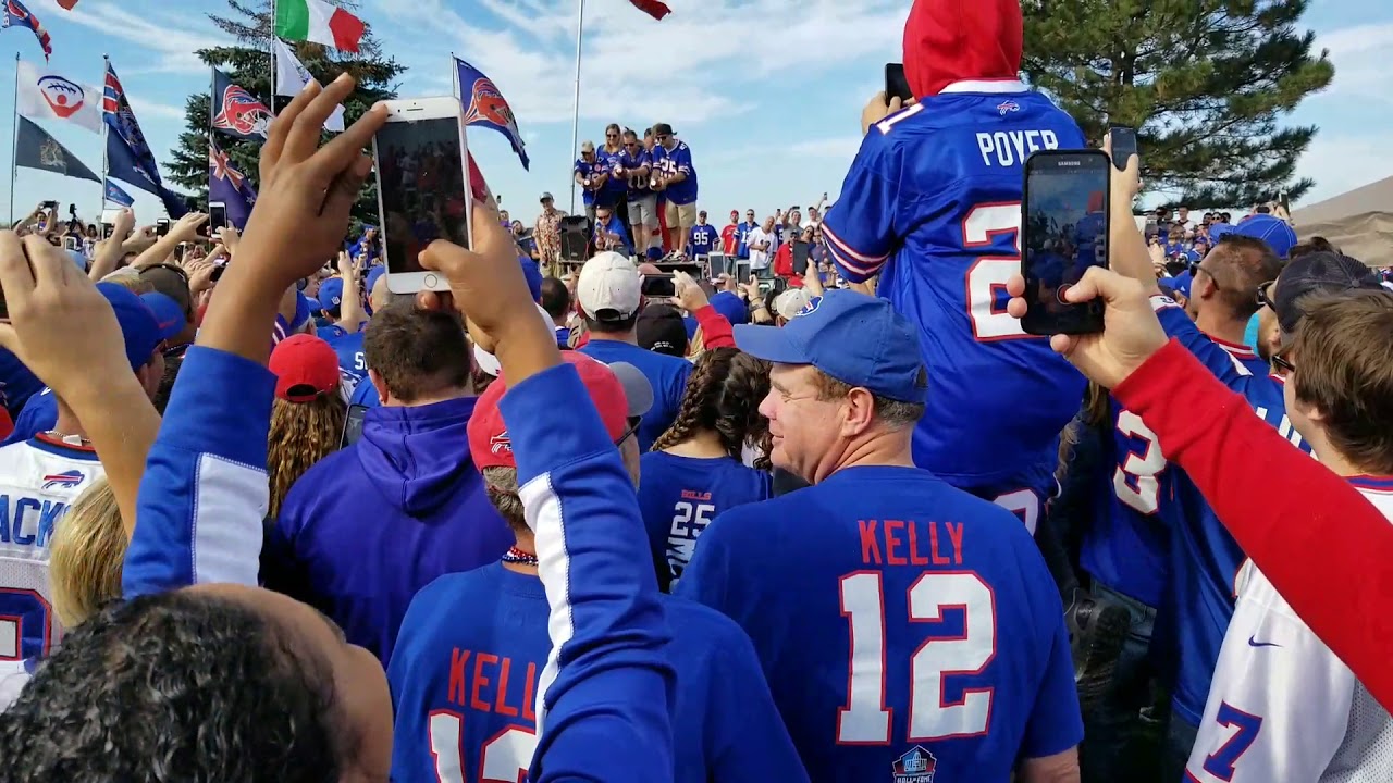 "Pinto Ron" Ketchup Ceremony at Red Pinto Tailgate in Hammer's Lot ...