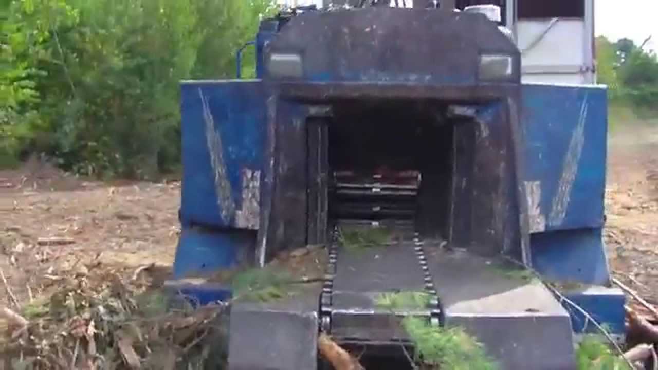 Bandit Model 1900 Chipper with Chip Trailer - YouTube