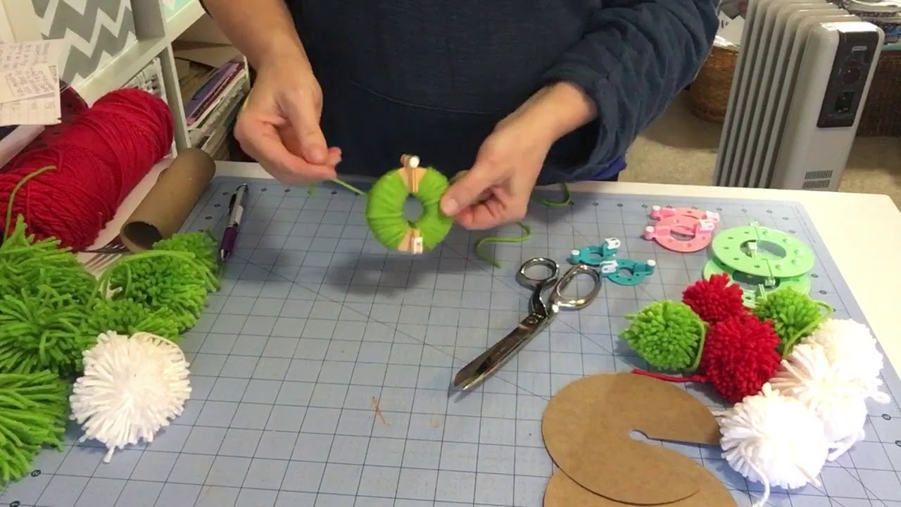 DIY Pom Pom tutorial using the “Pom Pom Tool” - YouTube