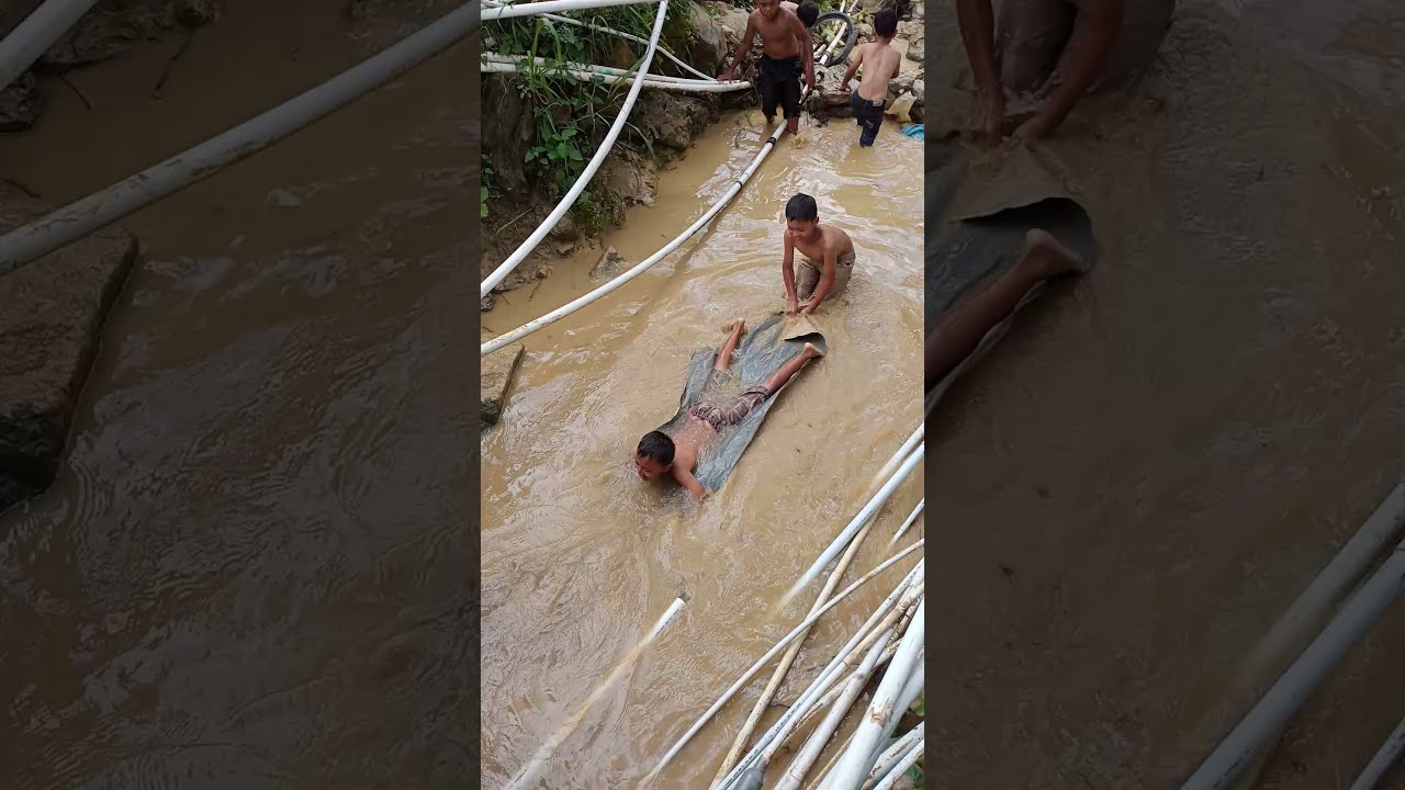 Serunya Bocil Mandi Lumpur di Sungai Kecil - YouTube