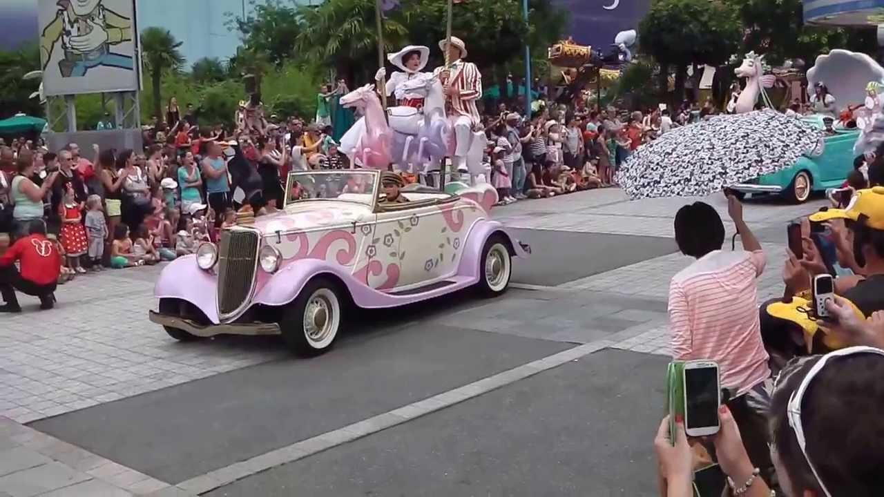 Walt Disney Studios Parade at Disneyland Paris - YouTube