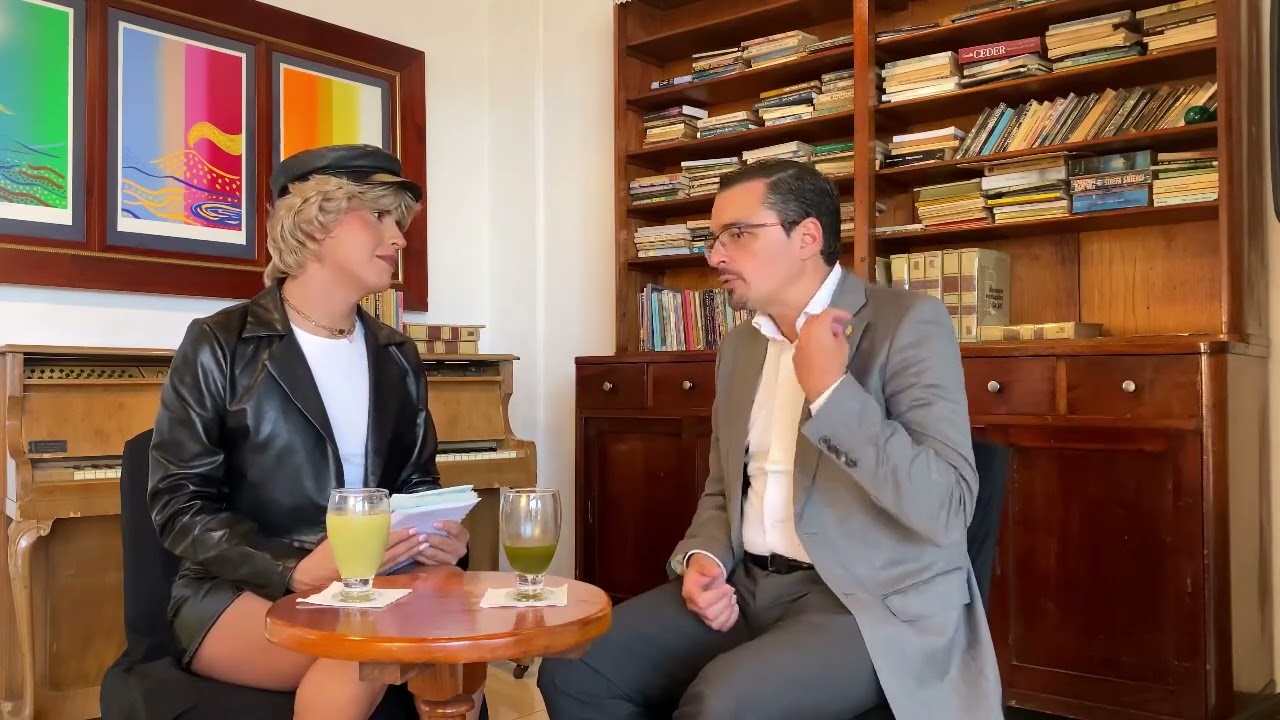 Alex Badilla - Entrevista a José Maria Villalta (Frente Amplió) - YouTube