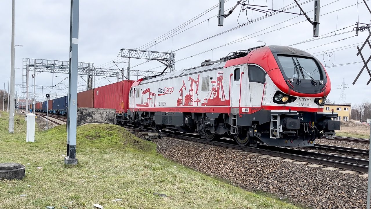 Pesa GAMA 111Ed-026 RCP z kontenerami LK9 przejazd kolejowo-drogowy ...