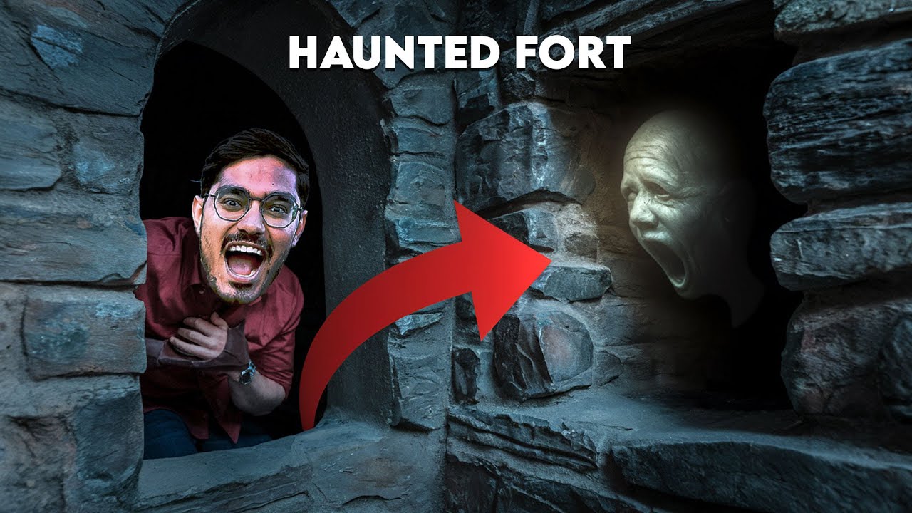 Visiting a Haunted Fort at Night रात को भूतिया किले पे चढ गए😱 फिर भागना ...