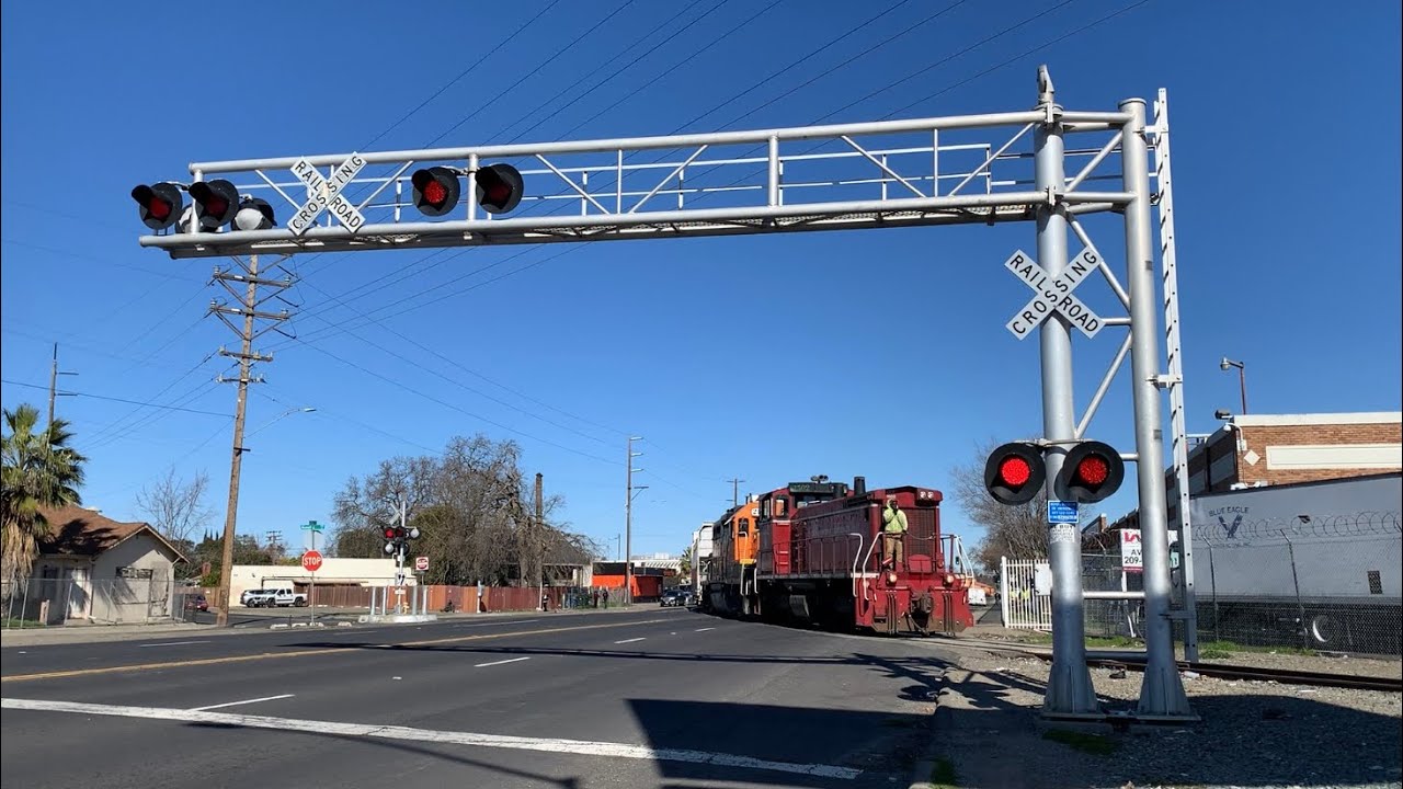 CCT 1502 Lodi Flyer With BUGX South - Waterloo Road And Hiawatha Ave ...