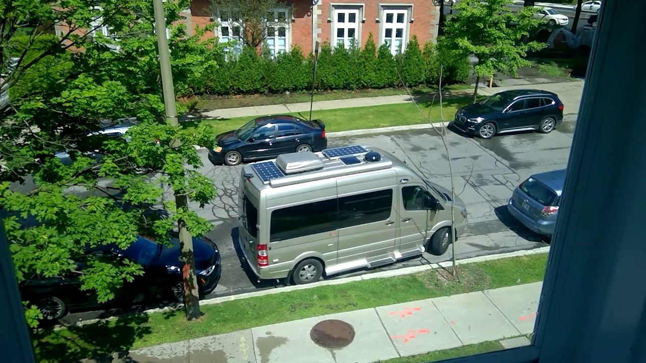 Parallel Parking My 19 Foot RV - YouTube