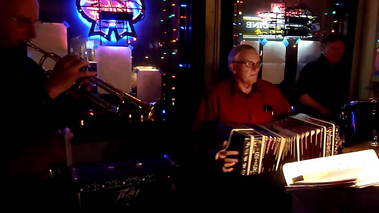 Julida Polka - Vern Tretow at Kochanski's Concertina Beer Hall - YouTube