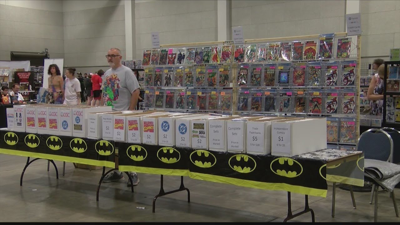 Comic book convention draws people to Peoria's Civic Center - YouTube