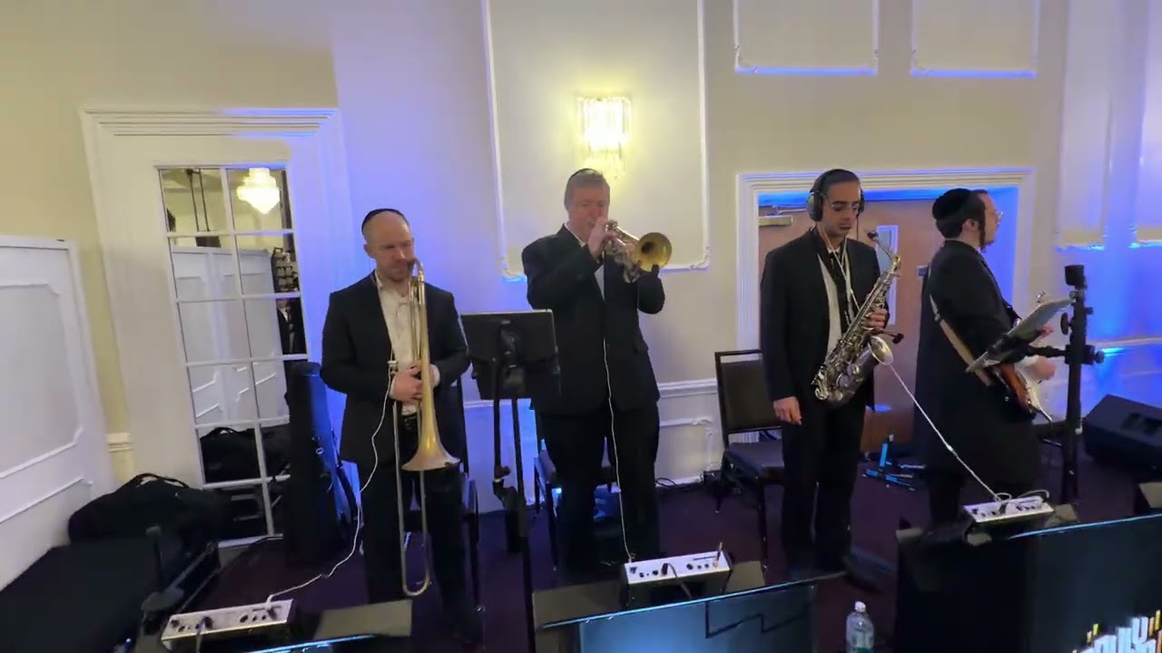 Sruly Singer on the keys & Lipa Schmeltser @ Shlomy Zorger fire 🔥 Ari ...