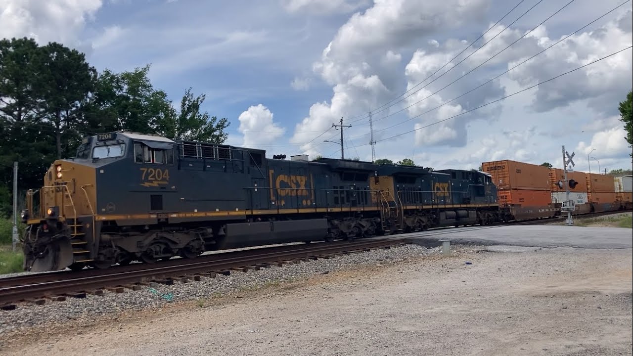 CM44 CSX 7204 with odd horn leads I128 through Lagrange 6/13/2025 3:48 ...