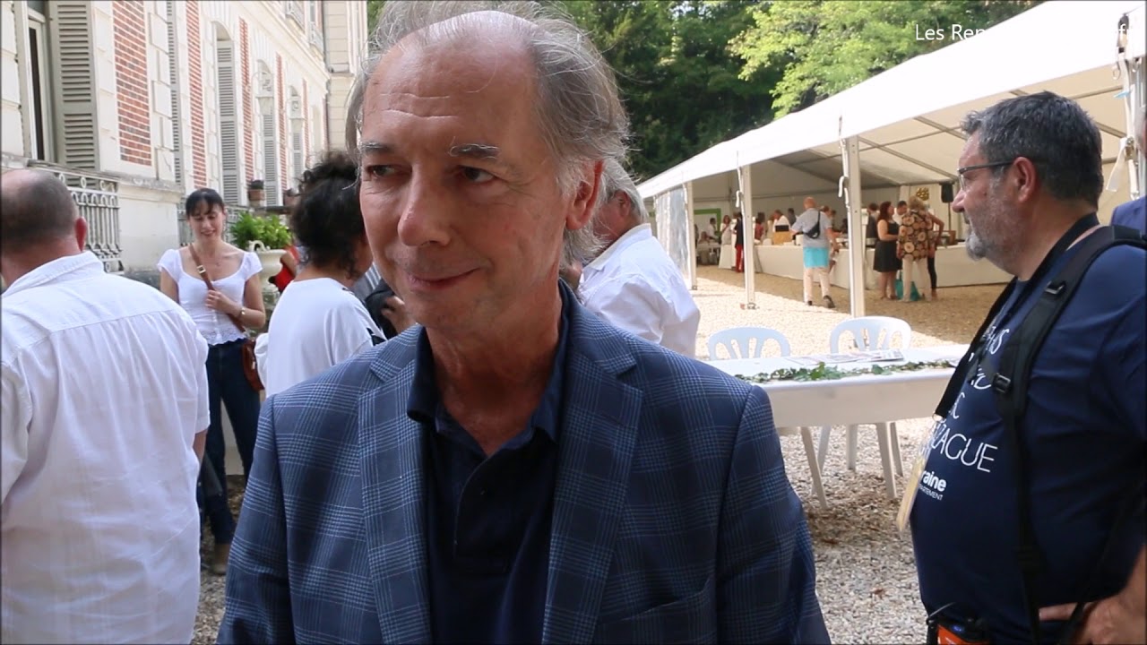 L'humoriste Philippe Chevallier à La Forêt des Livres - YouTube