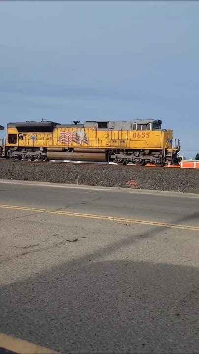 UP Thundercab SD70ACE Leads ILTLB - CAHSR #railway #train #automobile #chase #railroad #video # ...