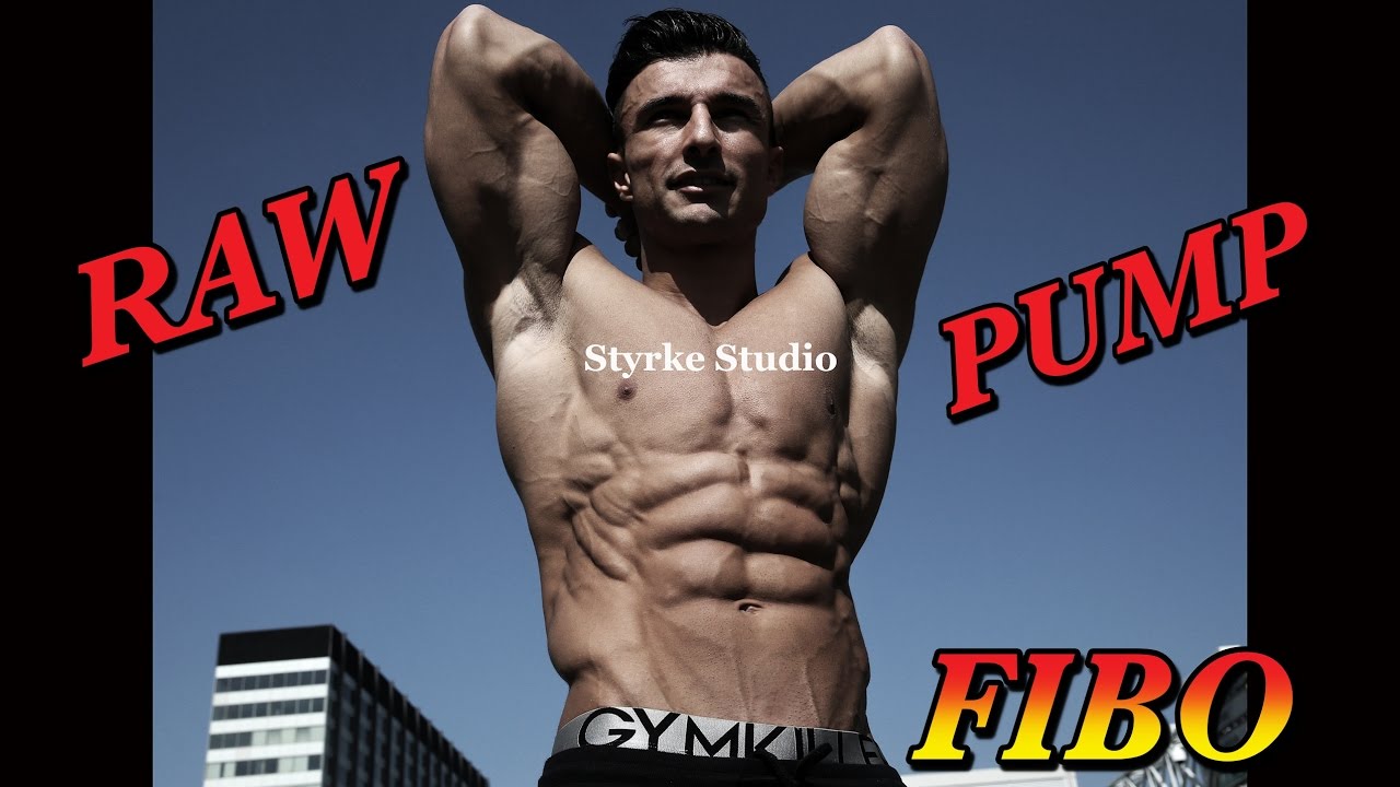 Muscle Model RAW Pump FIBO Styrke Studio - YouTube