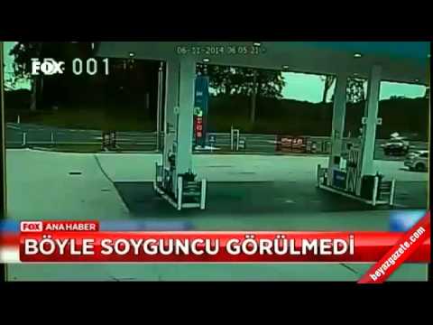 Cam kapıyı kafasıyla kırmaya çalışan soyguncunun sonu kötü oldu!