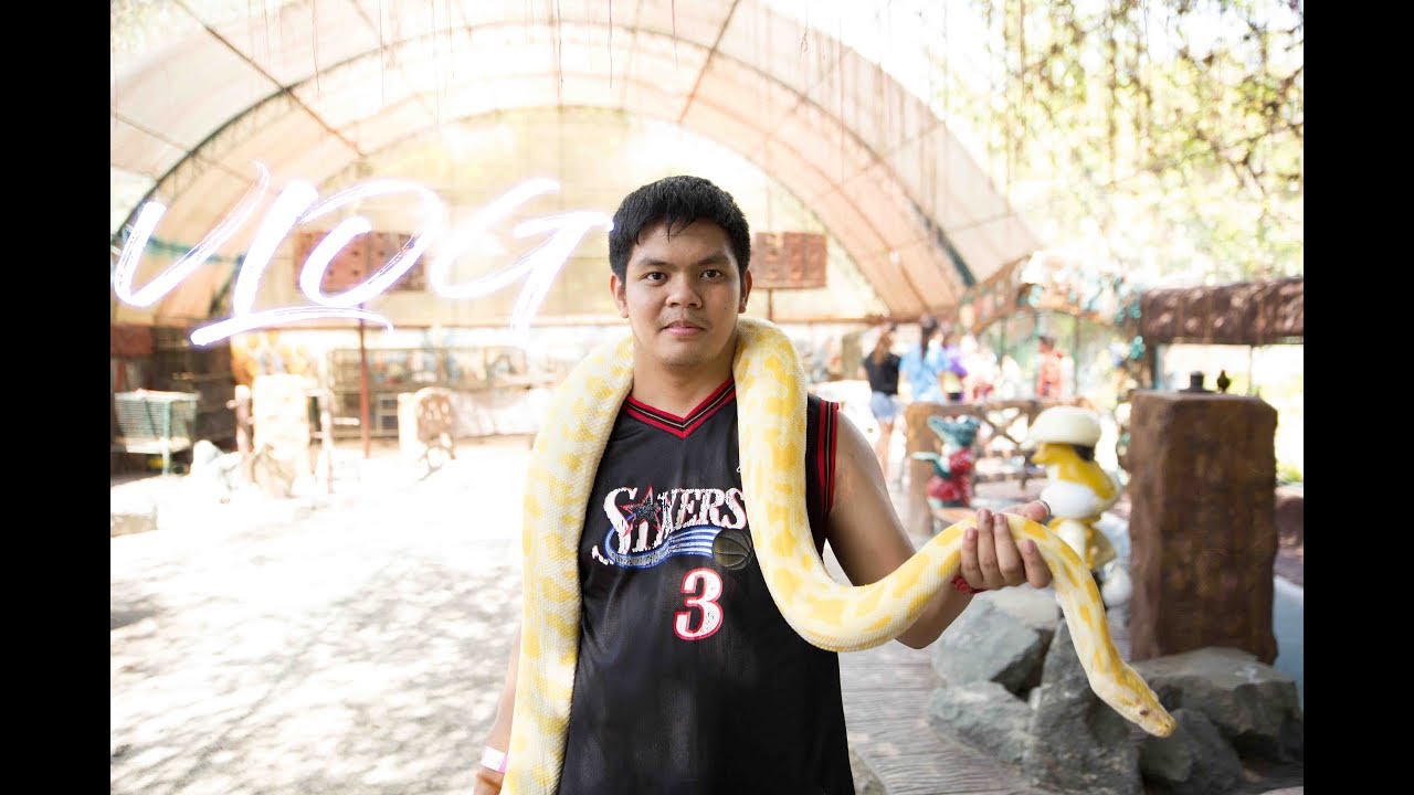 SNAKE ON MY SHOULDER!!!!! - YouTube