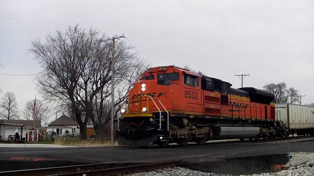 NS 255 @ CLYMERS, IN 12 17 17 BNSF 8532 - YouTube