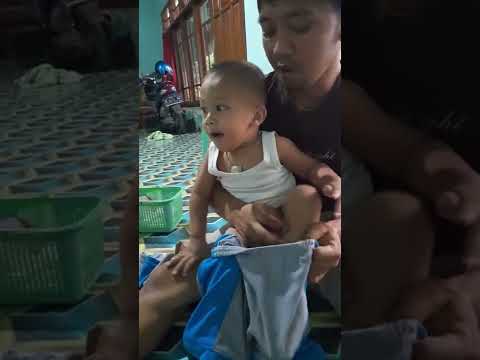 Bocil 2 tahun ganti baju sambil nyanyi dan sholawatan #cicakcicakdidinding #sholawatnabi