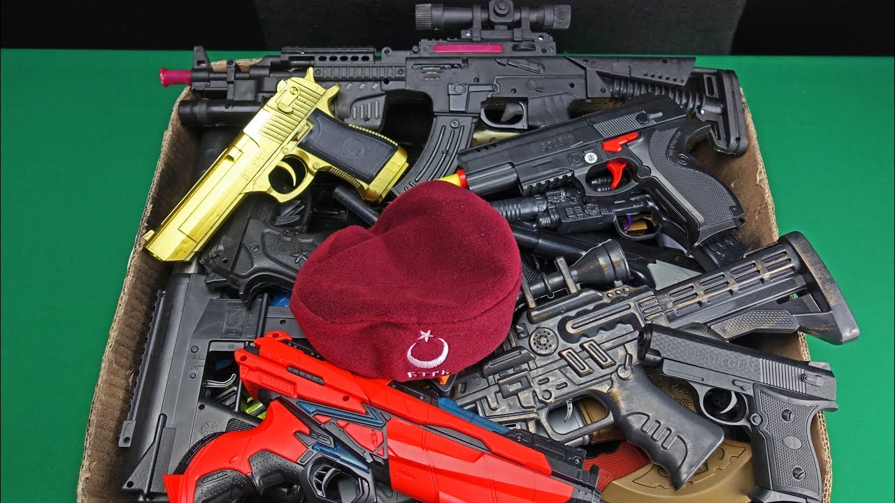 Maroon Berets Toy Gun and Equipment !! Realistic Toy Rifle Military Toy ...