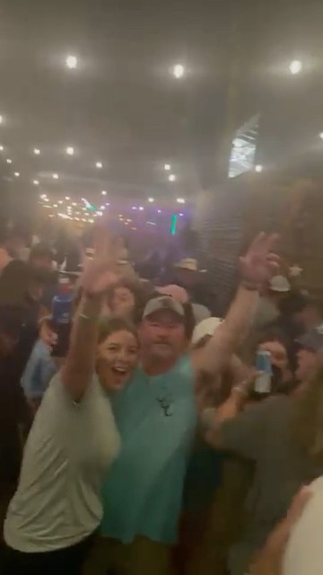 Travis Matte and the Kingpins live at Lake View Park. Short clip 5/17 ...