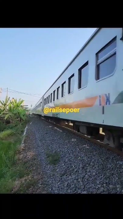 Kereta api pagi melintas #keretaapi #shortvideo #short #shorts #railway #train #kai #railfans ...