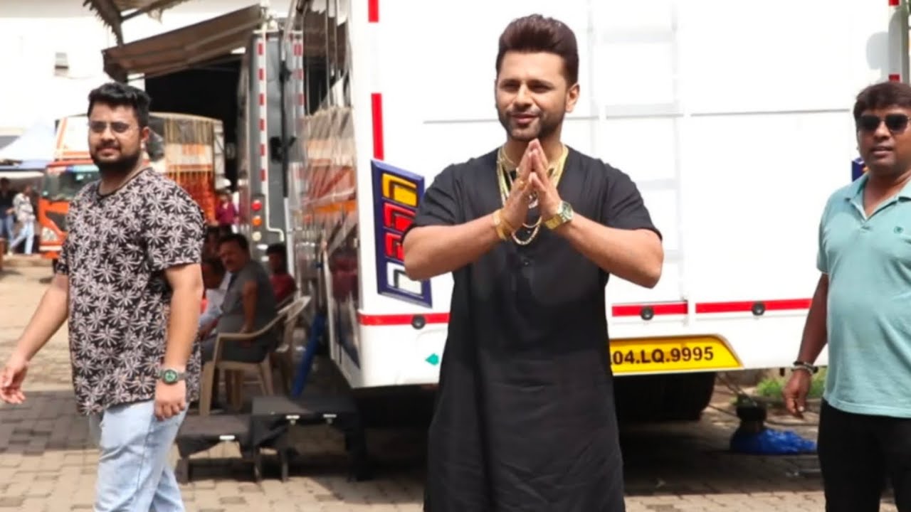 Rahul Vaidya As Munna Bhai Circuit At Laughter Chief Unlimited ...