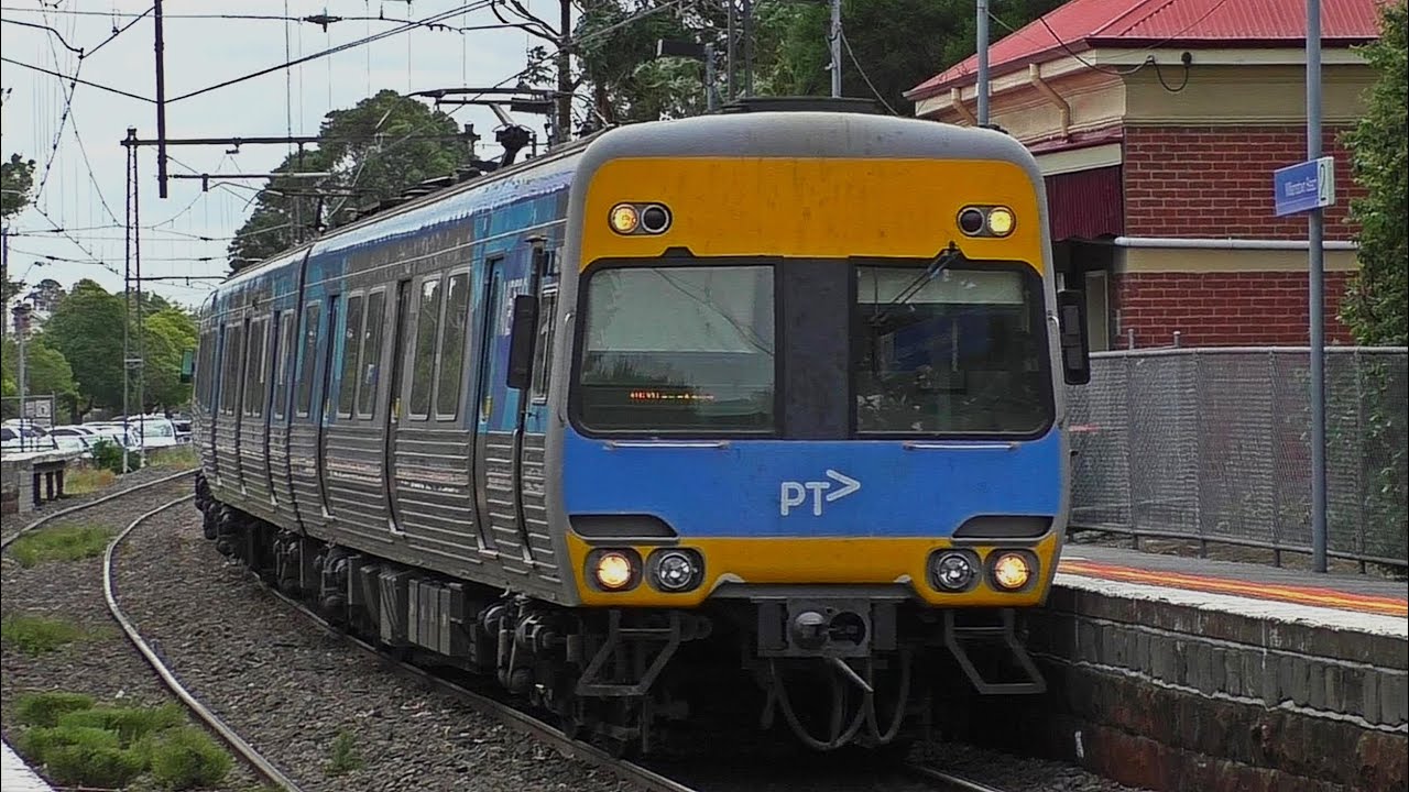 A Comeng "Chopper" on the Williamstown Line - YouTube