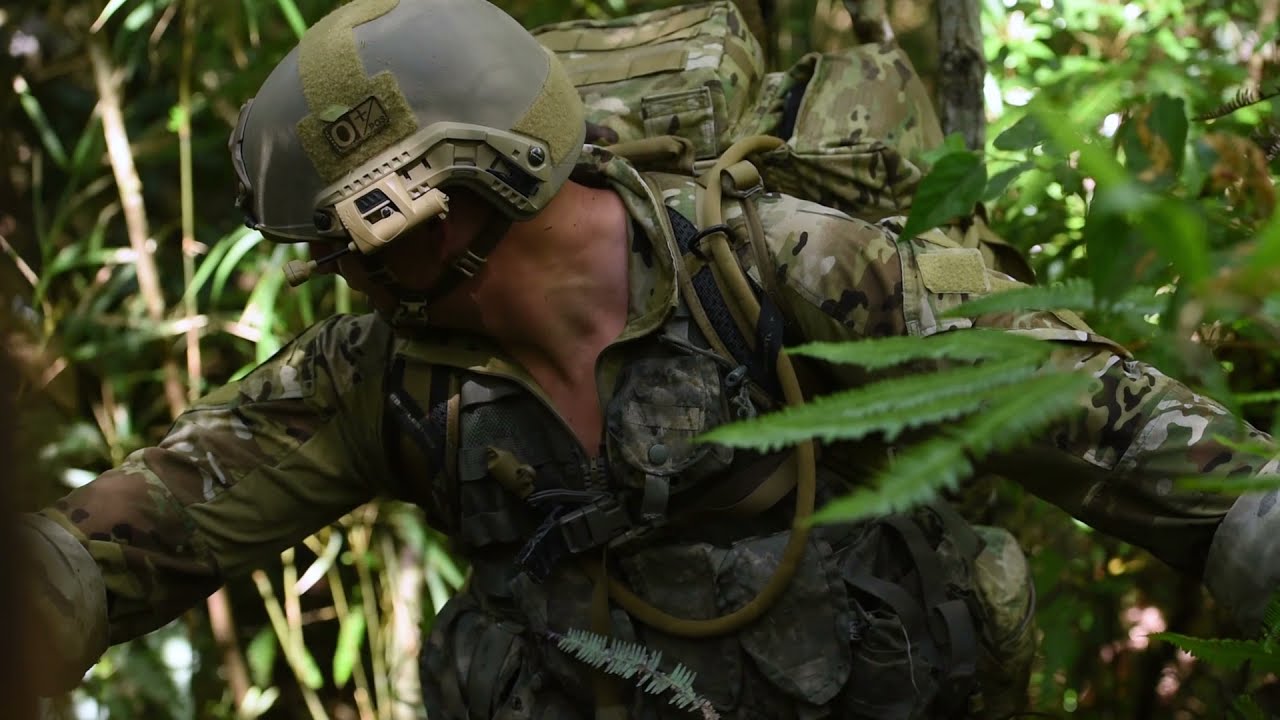 US Army Green Berets from 1st Battalion, Welcome to the Jungle - YouTube