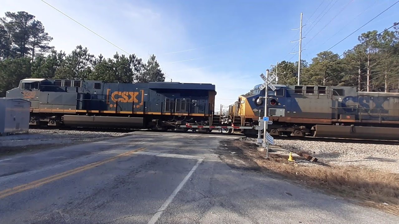 CSXT 3230 leads CSX G346 at Park Jct. in Greenwood SC on the CSX Monroe ...