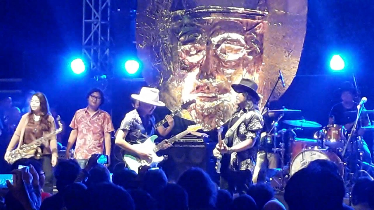 Gugun Blues Shelter feat JBB - YouTube