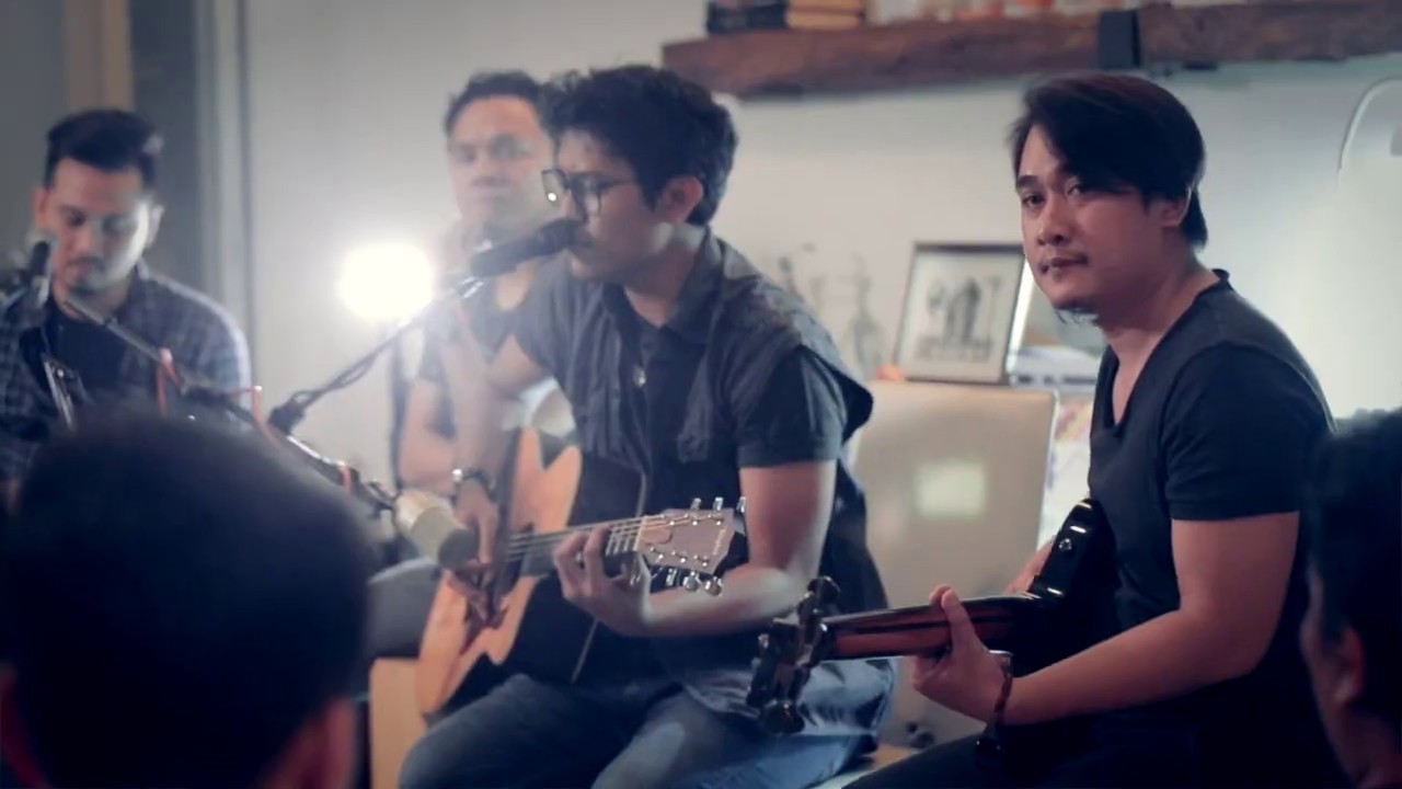 Muveno - In Front of Us (Akustik) PRIVATE GIG 2017 - YouTube