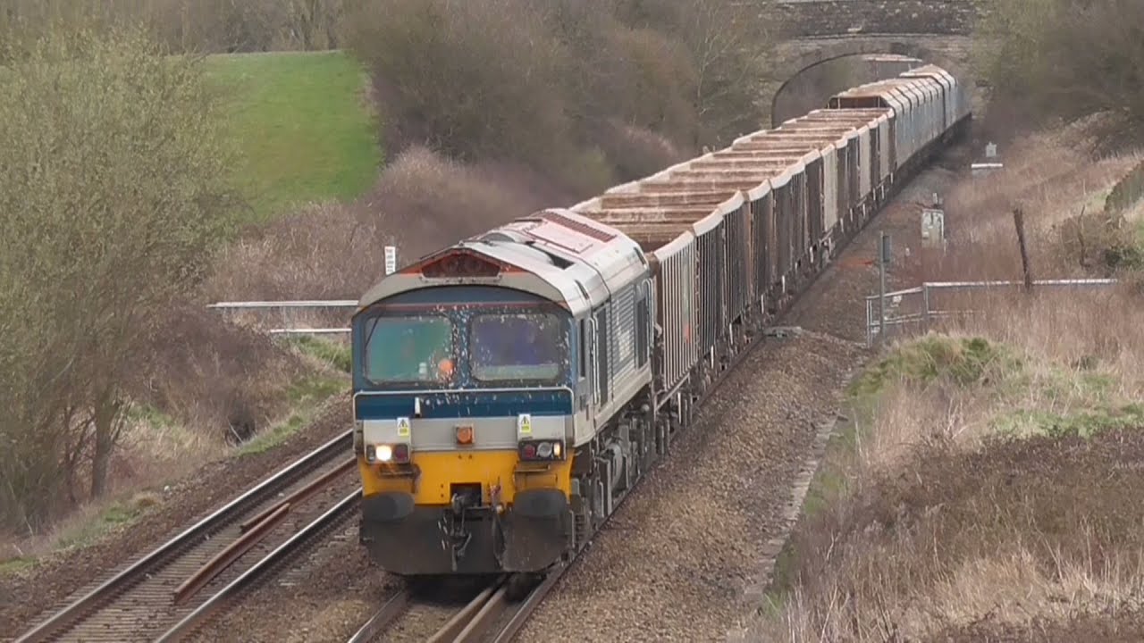 Hanson Class 59 No. 59102 at Fairwood Junction with empty stone train ...