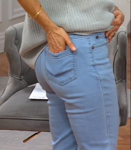 QVC host Amy Stran modeling jeans 8801 - YouTube