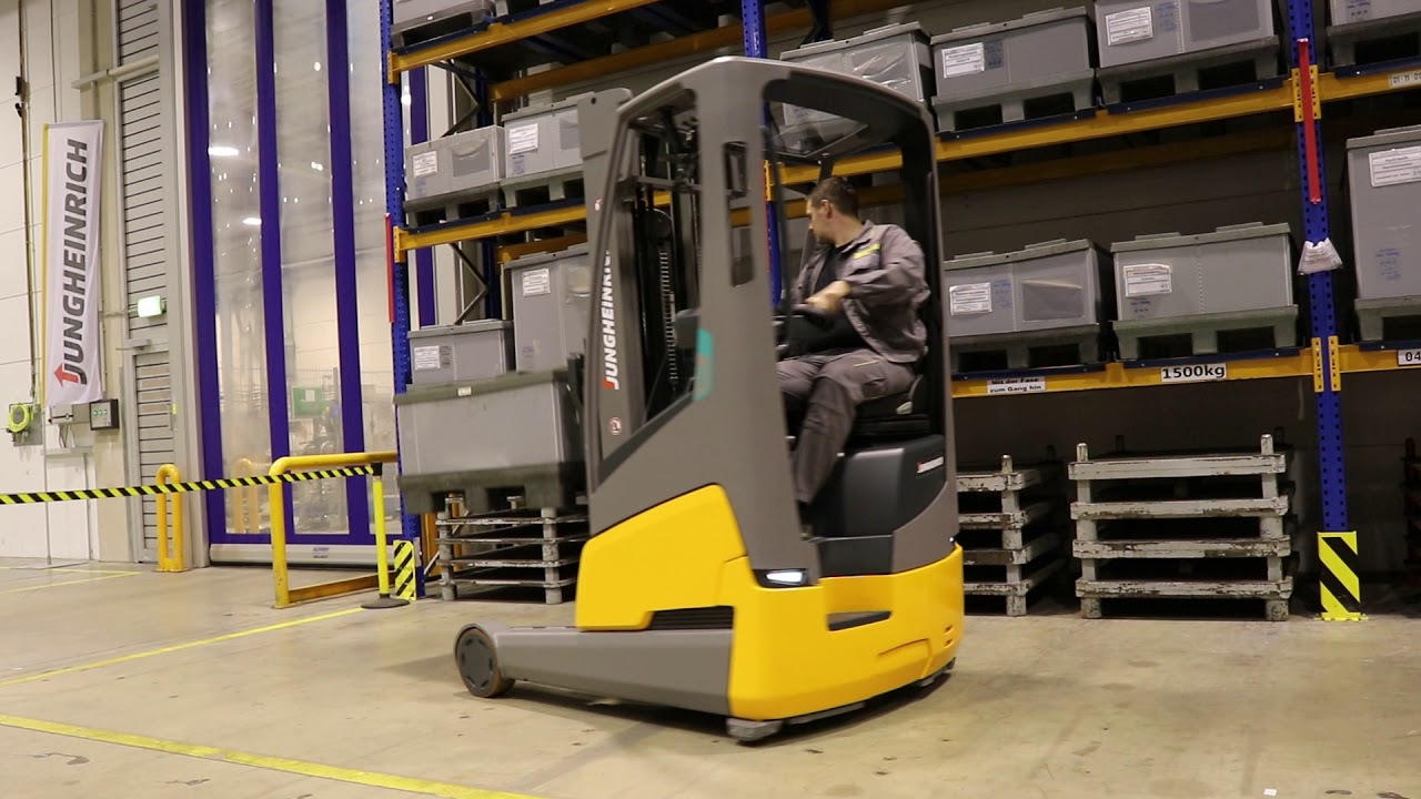 Jungheinrich: de nieuwe ETV 216i reachtruck - YouTube