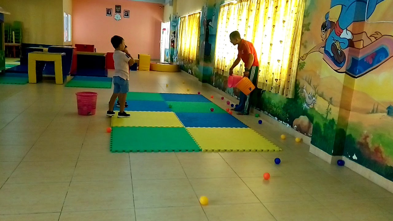 Throw balls to the target - YouTube